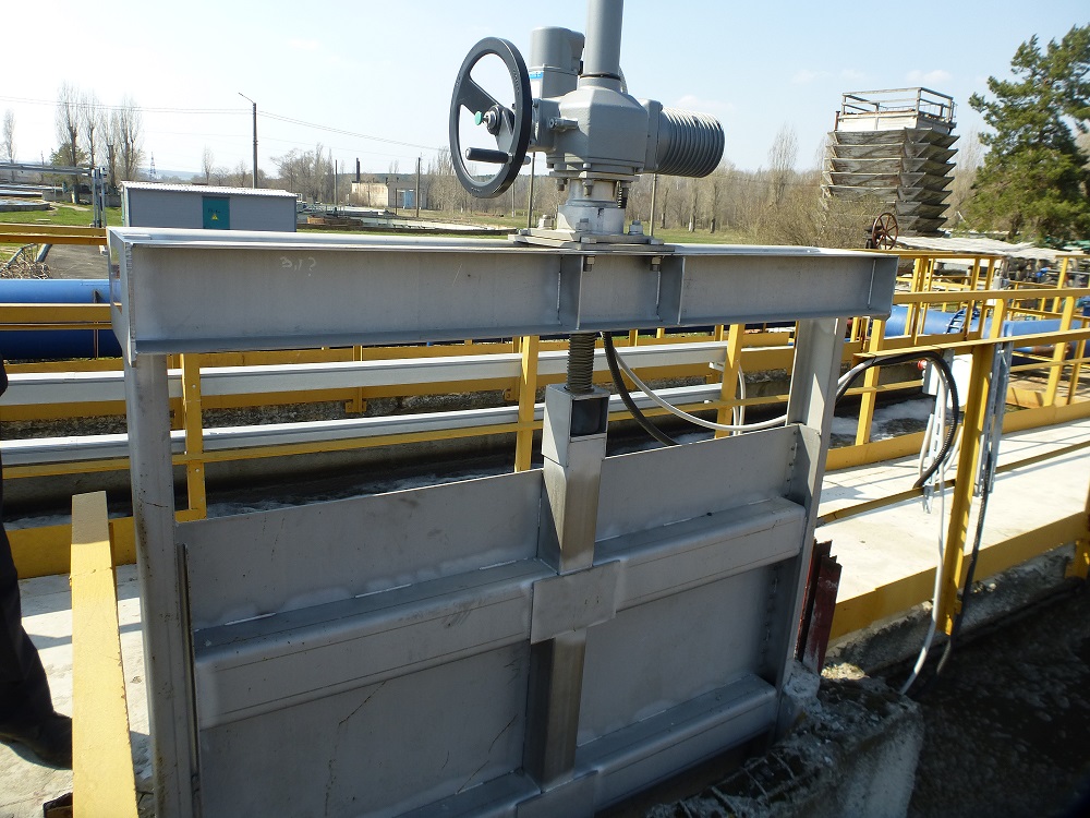 Surface sluice gates | Ecopolymer